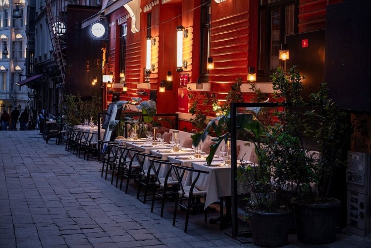 Terrace at The Red Balloon Restaurant & Bar | Terrace | Ista